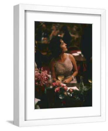 'Actress Elizabeth Taylor in the Louis Sherry Bar, Metropolitan Opera ...
