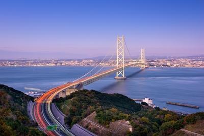 'Akashi Kaikyo Bridge spanning the Seto Inland Sea from Kobe, Japan ...