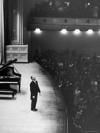 'Pianist Vladimir Horowitz Receives Standing Ovation Upon Return to ...