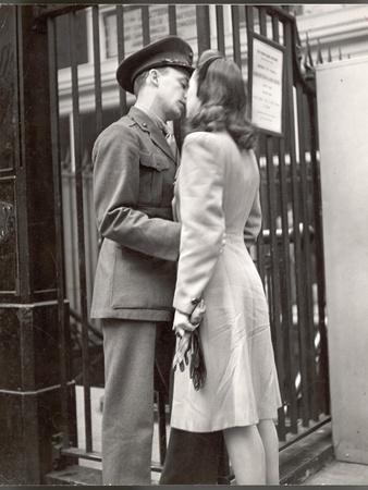 'Soldier Kissing His Girlfriend Goodbye in Pennsylvania Station Before ...