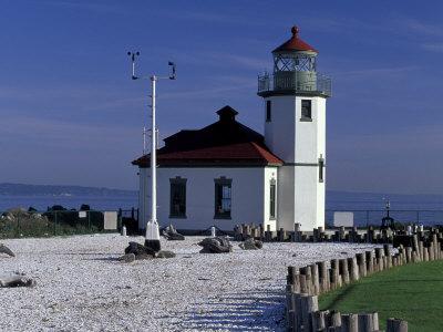 'Alki Point Lighthouse on Elliot Bay, Seattle, Washington, USA ...
