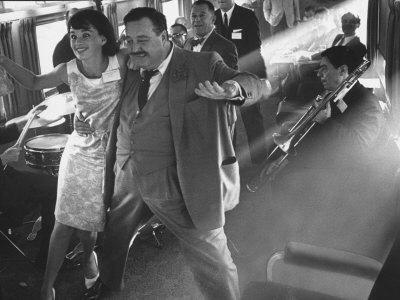 'Ann Warner, with Jackie Gleason in Lounge Car of "Gleason Express ...