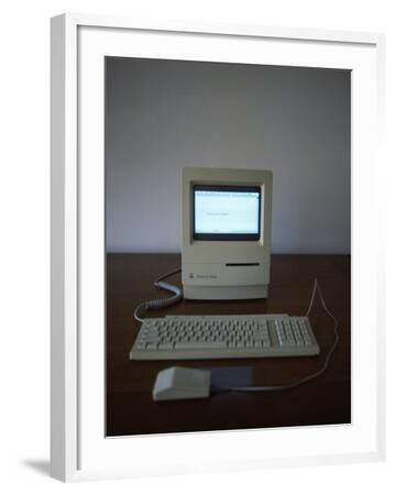 'Apple Macintosh Classic Desktop PC' Photographic Print | AllPosters.com
