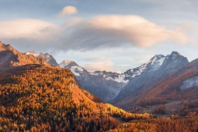 Atumn mountains near lake Sils (Silsersee) in Swiss Alps. Colorful ...
