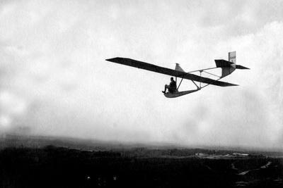 'Aviation: Man on a Glider in Full Flight.' Giclee Print | AllPosters.com