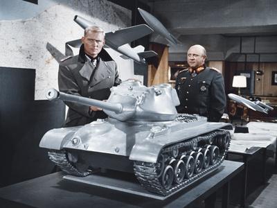 'BATTLE OF THE BULGE, 1965 directed by KEN ANNAKIN Robert Shaw (photo ...