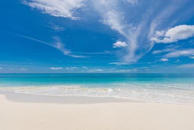 Beautiful beach with white sand, turquoise ocean water and blue sky ...