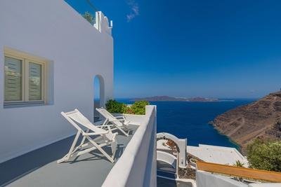 'Beautiful panoramic street view on the mediterranean blue sea, caldera ...