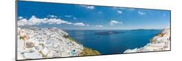 'Beautiful panoramic view of picturesque town in Santorini, caldera and ...