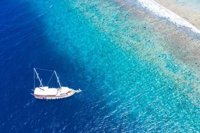 'Beautiful turquoise ocean water boat top view aerial photo. Aerial ...