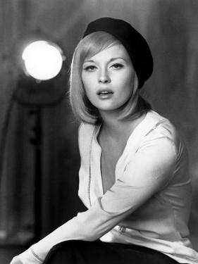 Faye Dunaway Posters, Prints, Paintings & Wall Art | AllPosters.com
