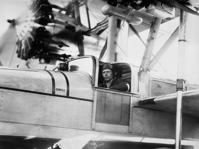 '1920s 1927 CHARLES LINDBERGH AMERICAN AVIATOR IN COCKPIT OF PLANE ...