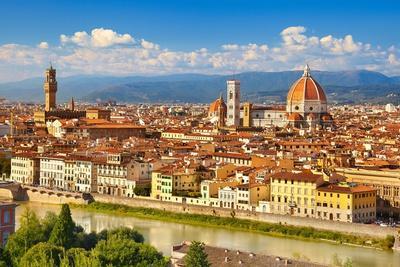 Cityscape view of Florence from the Piazzale Michelangelo, Tuscany ...