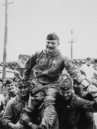 'Colonel Robin Olds Celebrates His 100th Combat Mission, Vietnam, 1967 ...