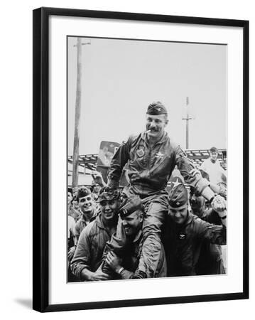 'Colonel Robin Olds Celebrates His 100th Combat Mission, Vietnam, 1967 ...