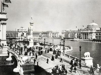 Courtyard and Central Basin of the Colombian Exhibition in Chicago in ...