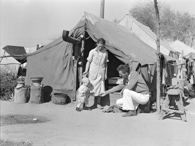 'Tom Collins, manager of Kern migrant camp, with drought refugee family ...