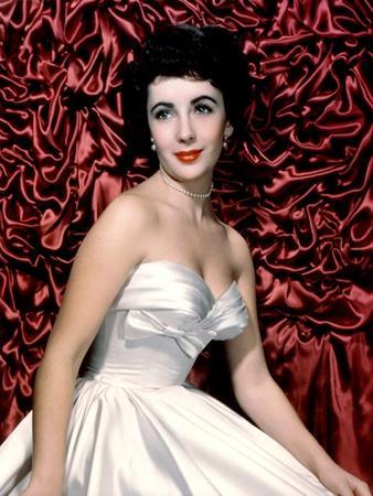 'Elizabeth Taylor, early 1950s.' Photo | AllPosters.com