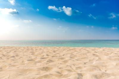 Empty tropical beach. Sand and sky with nice sea view on the horizon ...