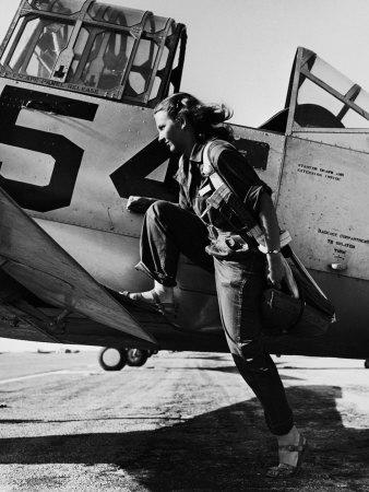 'Female Pilot of the Us Women's Air Force Service Posed with Her Leg Up ...