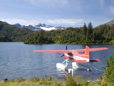 'Float Plane Parked at Lake Side, Shrode Lake, Prince William Sound ...