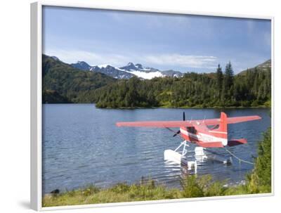 'Float Plane Parked at Lake Side, Shrode Lake, Prince William Sound ...
