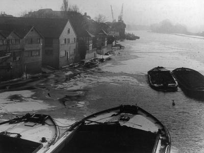 'Frozen River Thames' Photographic Print | AllPosters.com