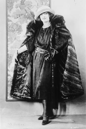 'Actress Regina Quinn, Fashion Portrait in Satin-Lined Fitch Coat, Bain ...