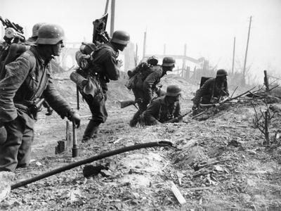 'German Soldiers of the German Mortar Detachment in the Battle for ...