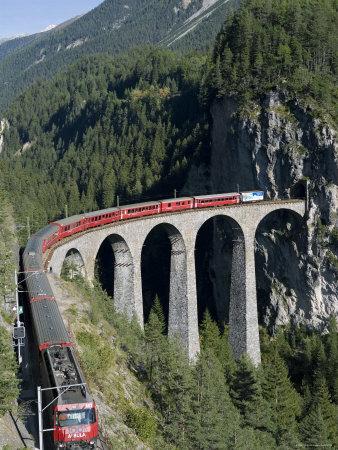 'Glacier Express and Landwasser Viaduct, Filisur, Graubunden ...