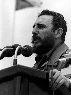 Fidel Castro Posters, Prints, Paintings & Wall Art | AllPosters.com