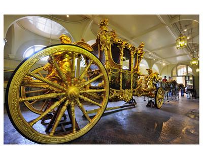 'Gold State Coach in the Royal Mews, Buckingham Palace, London, South ...