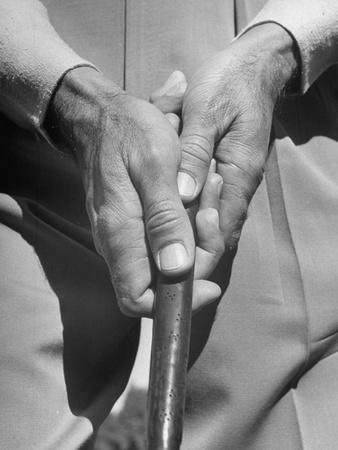 'Golfer Ben Hogan Demonstrating Reverse Overlapping Putting Grip ...