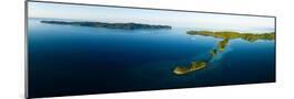 Healthy fringing coral reefs grow around the beautiful islands that ...