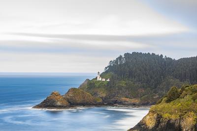 'Heceta Head, Oregon, USA. The Heceta Head lighthouse on the Oregon ...