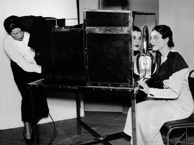 'Helena Rubenstein Fifth Avenue Salon' Photo | AllPosters.com