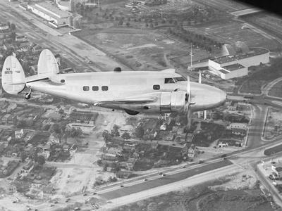 'Howard Hughes Lockheed 14 Super Electra over Worlds Fair Site ...