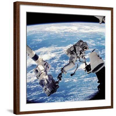 'ISS Space Walk' Photographic Print | AllPosters.com