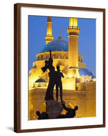 'Lebanon, Beirut, Statue in Martyr's Square and Mohammed Al-Amin Mosque ...