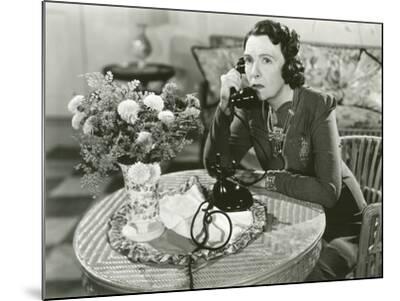 'Lending a Sympathetic Ear' Mounted Photo | AllPosters.com