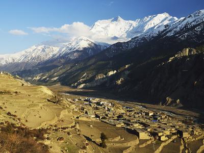 'Manang Village and Annapurna Himalayan Range, Marsyangdi River Valley ...
