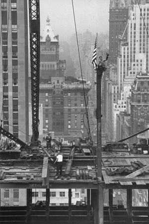 'Men Working on New Skyscraper' Photographic Print | AllPosters.com