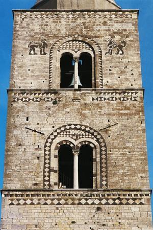 'Mullioned Windows and Lions in Heraldic Pose' Giclee Print ...