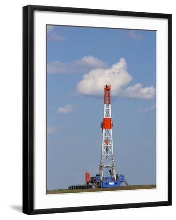 'Patterson Uti Oil Drilling Rig Along Highway 200 West of Killdeer ...