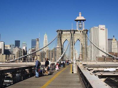 'Pedestrian Walkway on the Brooklyn Bridge Looking Towards Manhattan ...