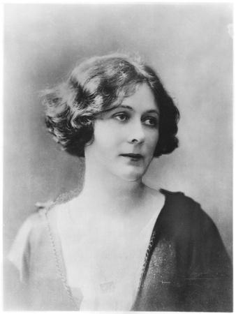 'Portrait of Isadora Duncan (1877-1927)' Photographic Print - French ...