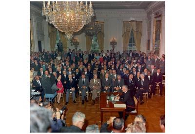 'President Lyndon B Johnson (Signing Civil Rights Act) Art Poster Print ...