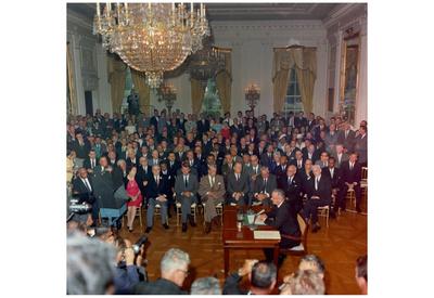 'President Lyndon B Johnson (Signing Civil Rights Act) Art Poster Print ...