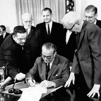 'President Lyndon Johnson Signs the 24th Amendment to the Constitution ...