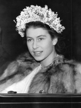 'Princess Elizabeth (Queen Elizabeth II) wearing a fur coat' Photo ...